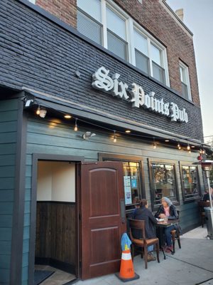 SIX POINTS PUB - Updated September 2024 - 127 Photos & 92 Reviews - 574 ...