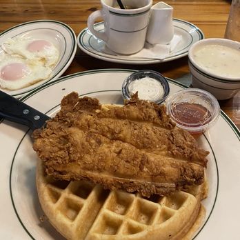 DILLY DINER - Updated July 2024 - 802 Photos & 593 Reviews - 402 E 2nd ...