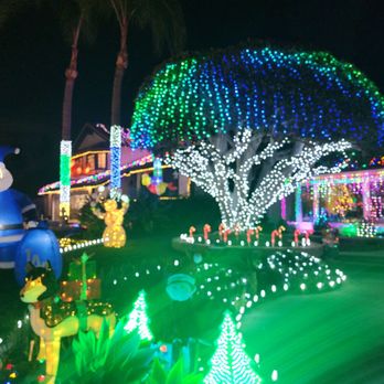 BREA CHRISTMAS LIGHT NEIGHBORHOOD - Updated December 2024 - 1301 Photos ...