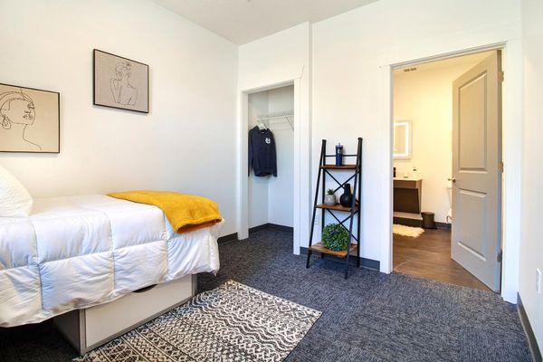 800 BLOCK - Updated December 2025 - 43 Photos & 13 Reviews - 777 N 800 ...