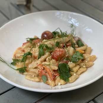 THE WHITE BULL - Updated July 2024 - 951 Photos & 441 Reviews - 123 E ...