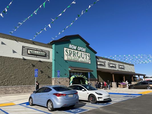 SPROUTS FARMERS MARKET - Updated October 2025 - 29 Photos & 40 Reviews ...