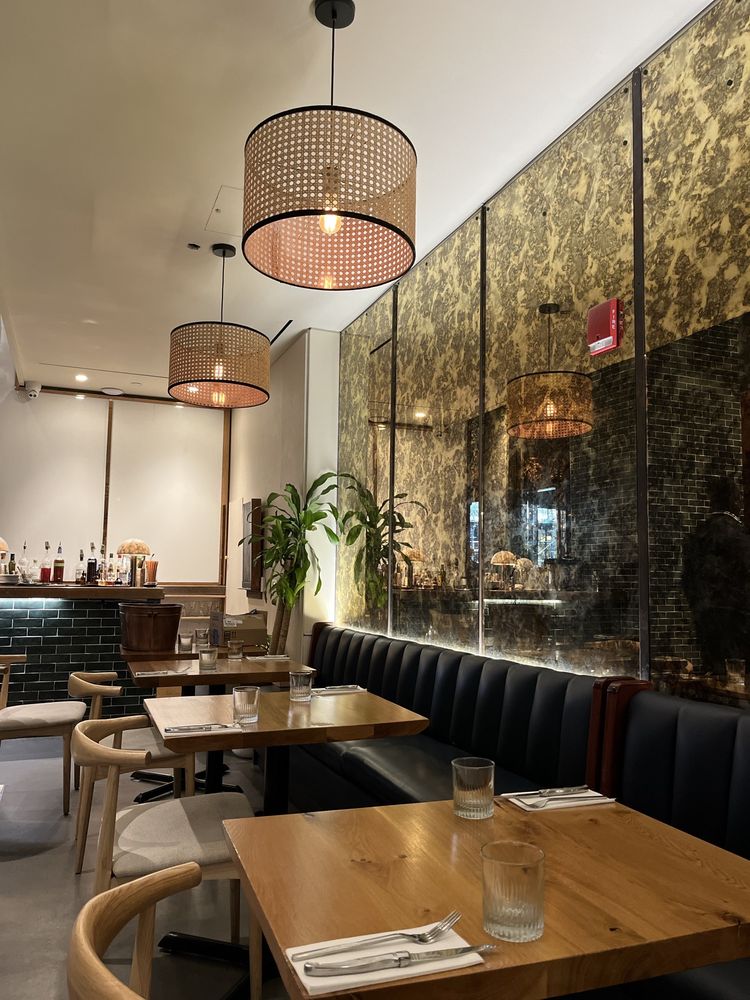 HOTEL HENDRICKS - Updated July 2024 - 110 Photos & 71 Reviews - 25 W ...