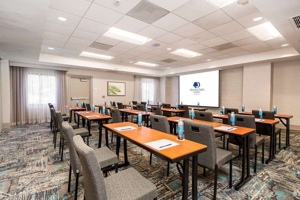 DOUBLETREE BY HILTON HOTEL CARSON - Updated December 2025 - 421 Photos ...