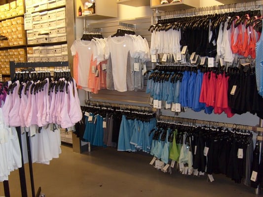 NEW BALANCE FACTORY STORE - 20 Photos & 34 Reviews - 8375 Arroyo Cir ...