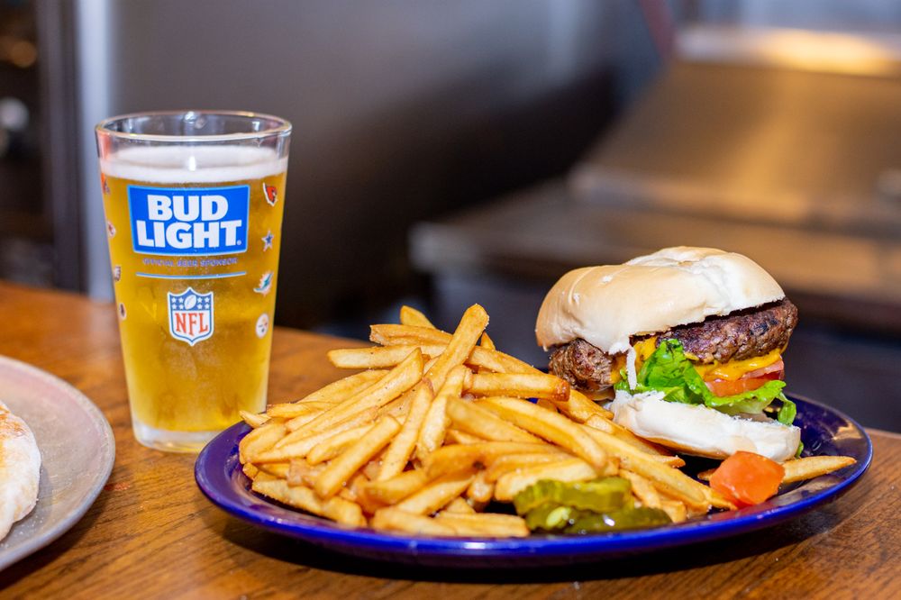 SALTINE WARRIOR SPORTS PUB - Updated September 2024 - 22 Photos & 48 ...