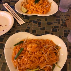JOY’S NOODLES & RICE - 236 Photos & 974 Reviews - 3257 N Broadway ...