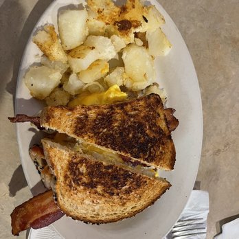 REECECLIFF FAMILY DINER - Updated March 2025 - 140 Photos & 143 Reviews ...