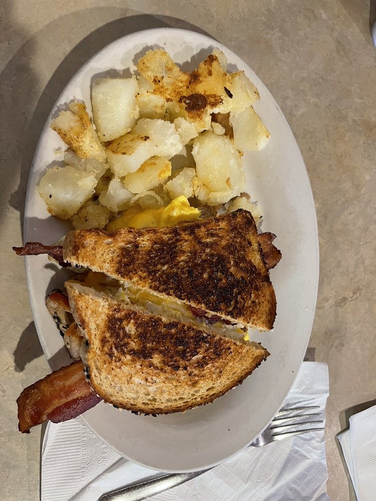 REECECLIFF FAMILY DINER - Updated December 2025 - 143 Photos & 159 ...