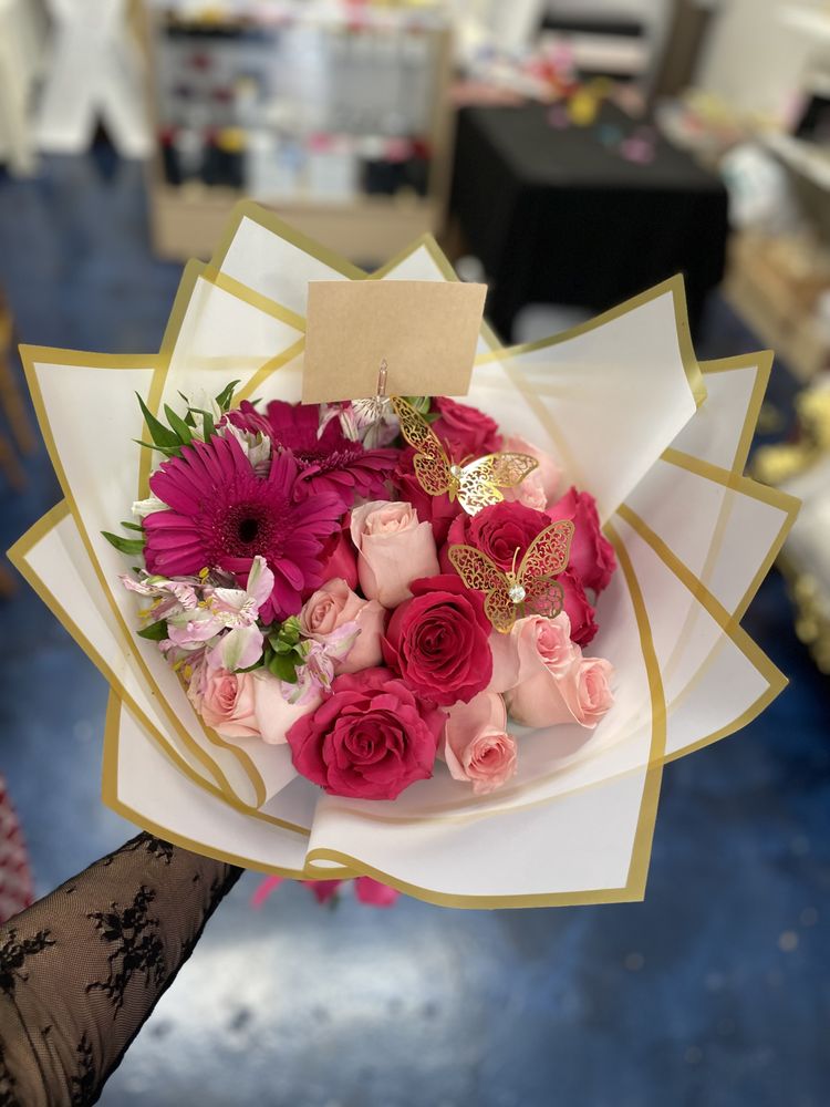 SARITA’S FLOWER SHOP - Updated December 2025 - 33 Photos - 1019 ...