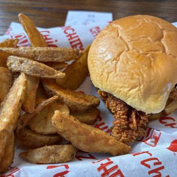 THE RED CHICKZ - Updated July 2024 - 372 Photos & 306 Reviews - 2525 El ...