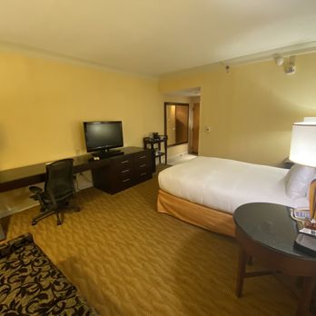 HILTON RALEIGH NORTH HILLS - Updated June 2025 - 325 Photos & 158 ...