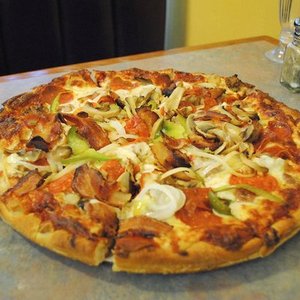 FAMOUS PIZZA 【58 Photos & 95 Reviews】 7 P T Barnum Sq, Bethel ...