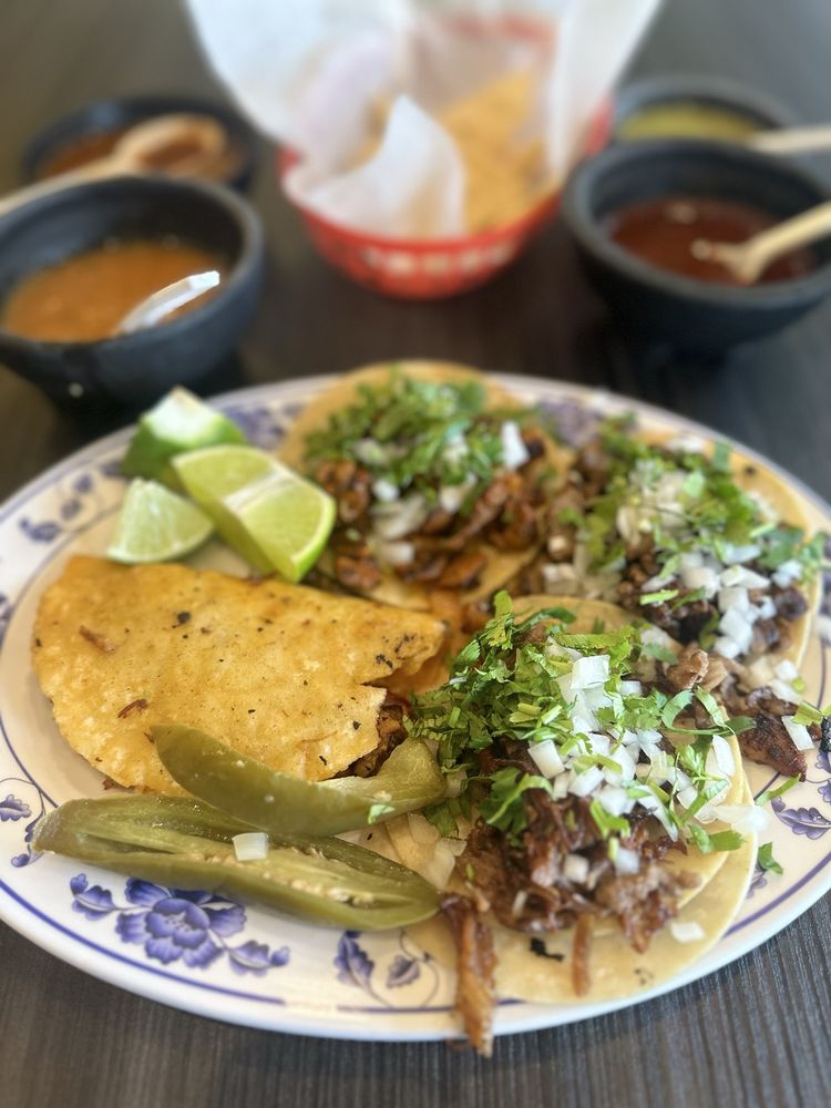 EL CHILANGO VILLA - Updated October 2025 - 77 Photos & 123 Reviews ...