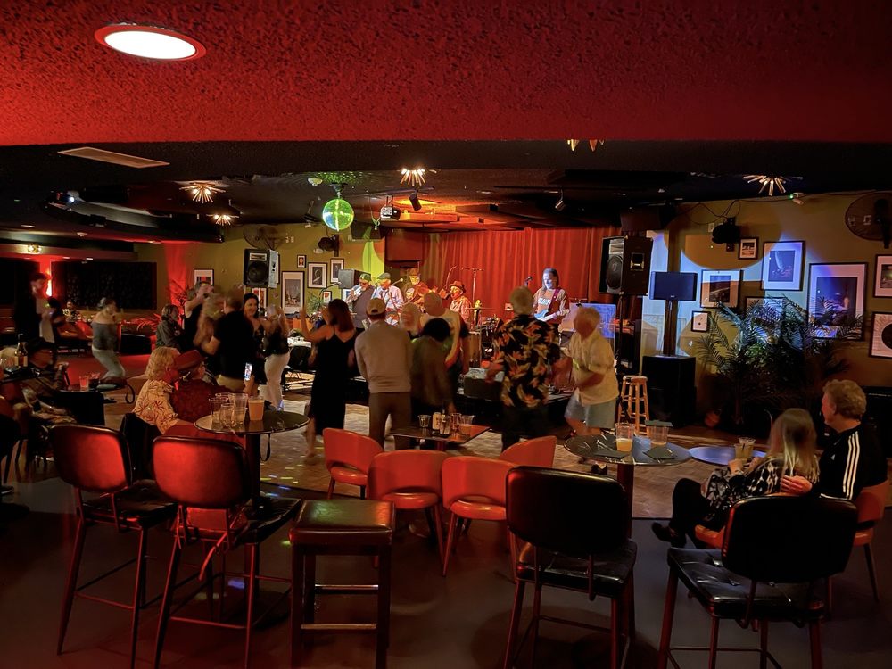 THE FLAMINGO LOUNGE - Updated November 2025 - 11 Photos & 20 Reviews ...