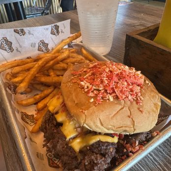 PIPO BURGERS - Updated June 2025 - 74 Photos & 35 Reviews - 10808 NW ...