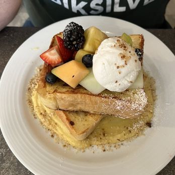 MAVEN - Updated August 2025 - 197 Photos & 116 Reviews - 1006 17 Ave Sw ...