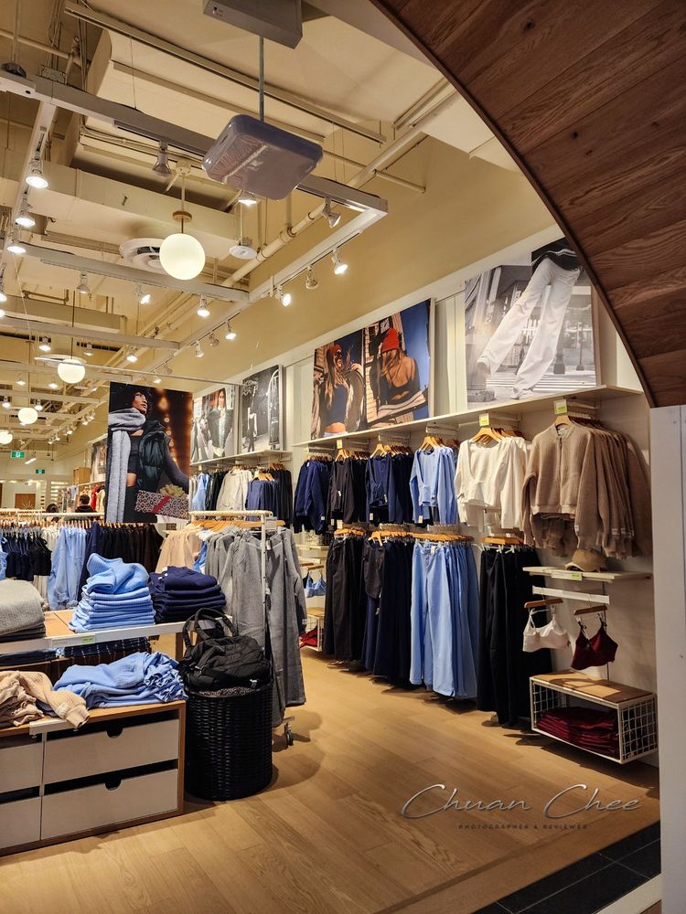 OFFLINE BY AERIE - Updated December 2025 - 218 Yonge Street, Toronto ...