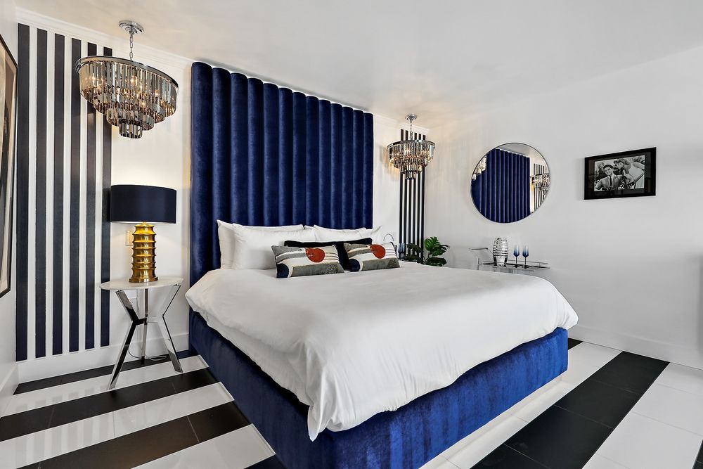 THE VELVET ROPE - Updated July 2025 - 140 Photos & 42 Reviews - 120 W ...