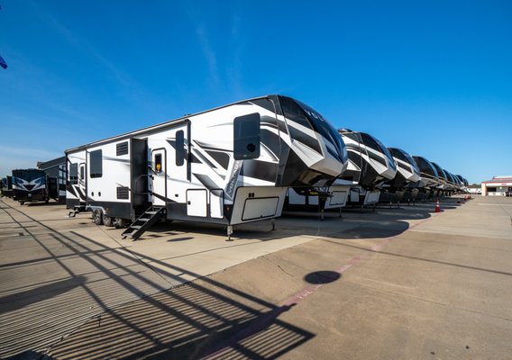 BLUE COMPASS RV - FORT WORTH - Updated November 2025 - 21 Photos & 31 ...