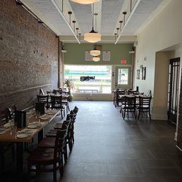 LEOGRETA - Updated August 2025 - 561 Photos & 301 Reviews - 301 W Main ...