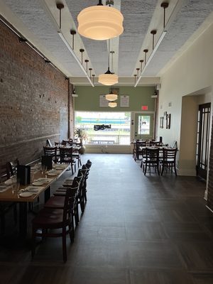 LEOGRETA - Updated March 2025 - 506 Photos & 291 Reviews - 301 W Main ...