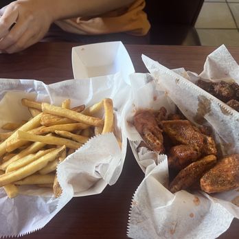 THE ORIGINAL J.R. CRICKETS IN MIDTOWN ATLANTA - Updated December 2024 ...