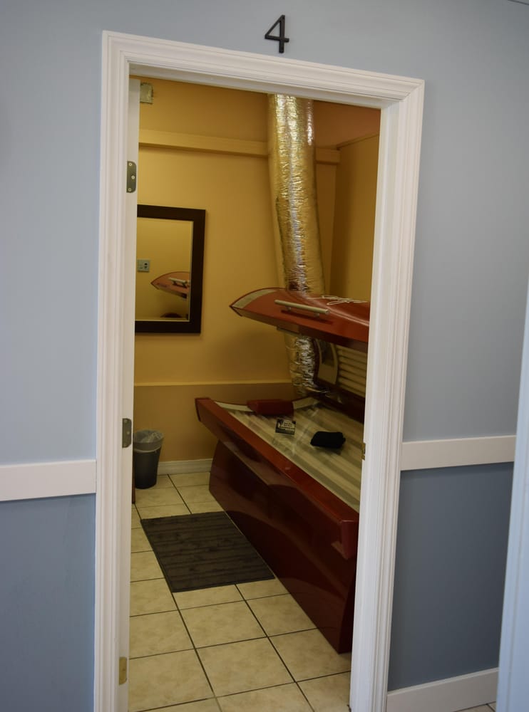 SUNSET BEACH TANNING - Updated July 2025 - 750 Straits Tpke, Middlebury ...