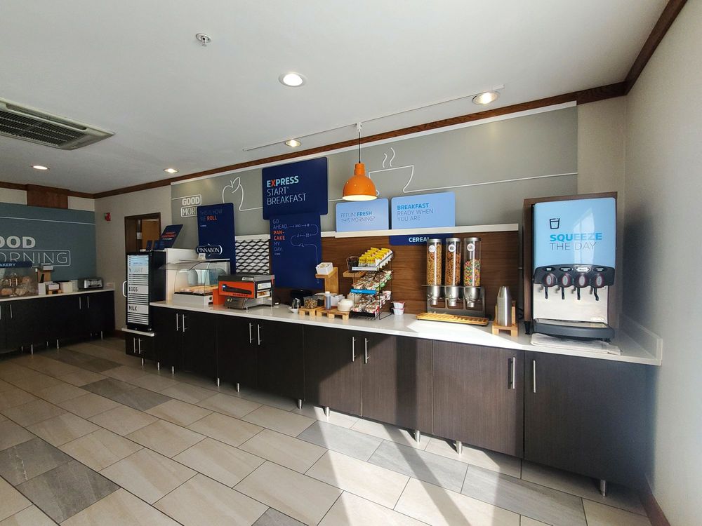 HOLIDAY INN EXPRESS & SUITES BUFFALO - Updated October 2025 - 22 Photos ...