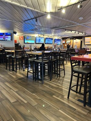 HOOTERS - Updated December 2025 - 81 Photos & 146 Reviews - 3901 North ...