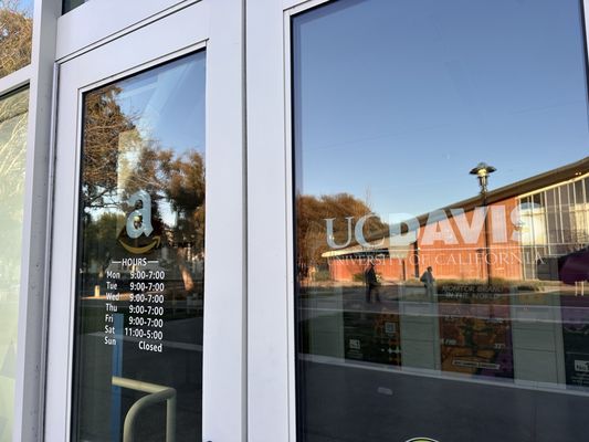 UC DAVIS STORES: CAMPUS STORE - Updated October 2025 - 63 Photos & 26 ...