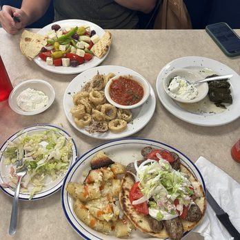 LAKIS GREEK RESTAURANT - Updated December 2024 - 90 Photos & 103 ...