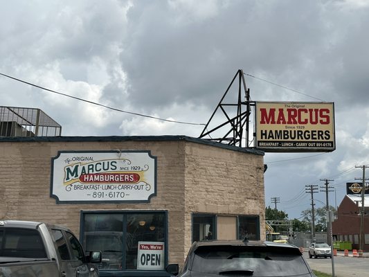 MARCUS HAMBURGERS - Updated October 2025 - 60 Photos & 39 Reviews ...