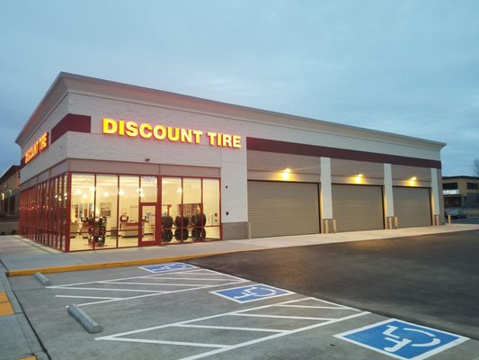 DISCOUNT TIRE - Updated May 2026 - 21 Photos & 45 Reviews - 400 W ...