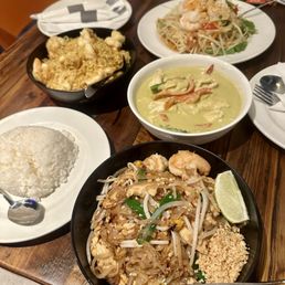 BLOCK 9 THAI STREET EATS - Updated June 2025 - 322 Photos & 169 Reviews ...