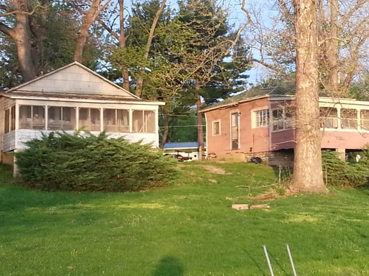 HOOSIER HIDEAWAY - Updated September 2025 - 1105 N Main St, Kewanna ...