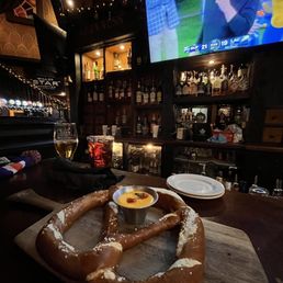 FADO IRISH PUB - Updated July 2025 - 412 Photos & 777 Reviews - 100 W ...