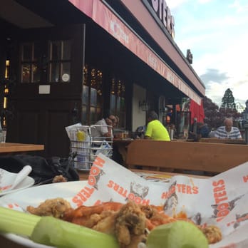 HOOTERS INTERLAKEN - Updated January 2025 - 26 Photos & 19 Reviews ...