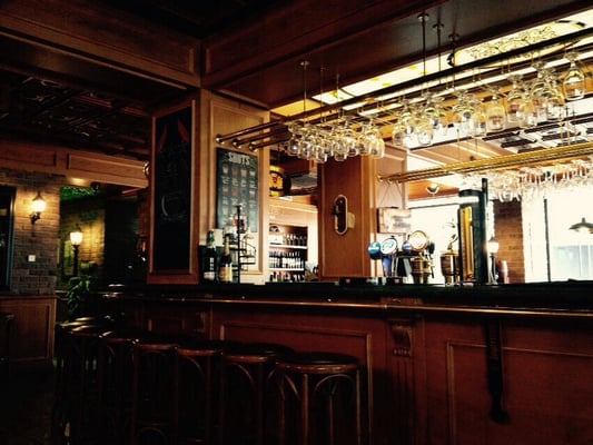 OLD ENGLISH PUB - Updated May 2025 - 37 Photos & 18 Reviews - Bağdat ...