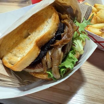 BREAKSIDE BREWERY - BEAVERTON - Updated October 2025 - 81 Photos & 39 ...