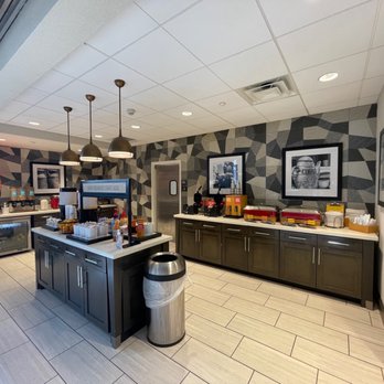 HAMPTON INN & SUITES RENO/SPARKS - Updated December 2025 - 199 Photos ...