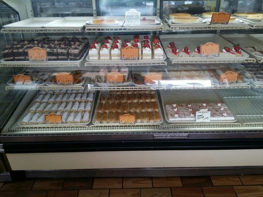 FERNANDEZ BAKERY - Updated September 2025 - 69 Street Villa Carolina ...