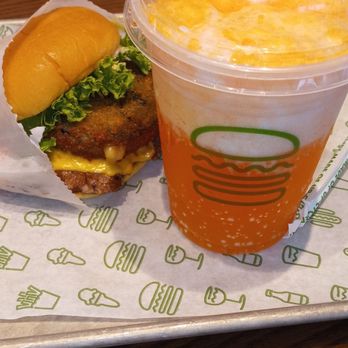 SHAKE SHACK SPRINGFIELD - Updated December 2025 - 15 Photos & 32 ...
