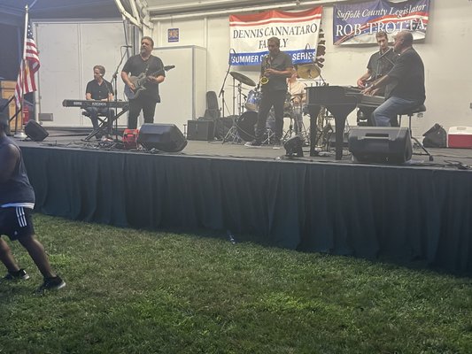 THE SMITHTOWN LIBRARY - Updated October 2025 - 15 Photos - 1 N Country ...