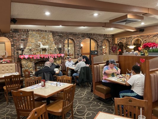 TWIN PINES DINER RESTAURANT - Updated July 2024 - 73 Photos & 137 ...