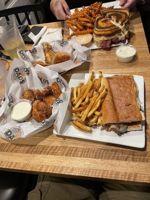 DAD’S PUB & GRUB - Updated August 2024 - 251 Photos & 355 Reviews ...