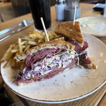 CORK & PIG TAVERN - Updated June 2025 - 910 Photos & 693 Reviews - 5224 N O'Connor Blvd, Irving ...