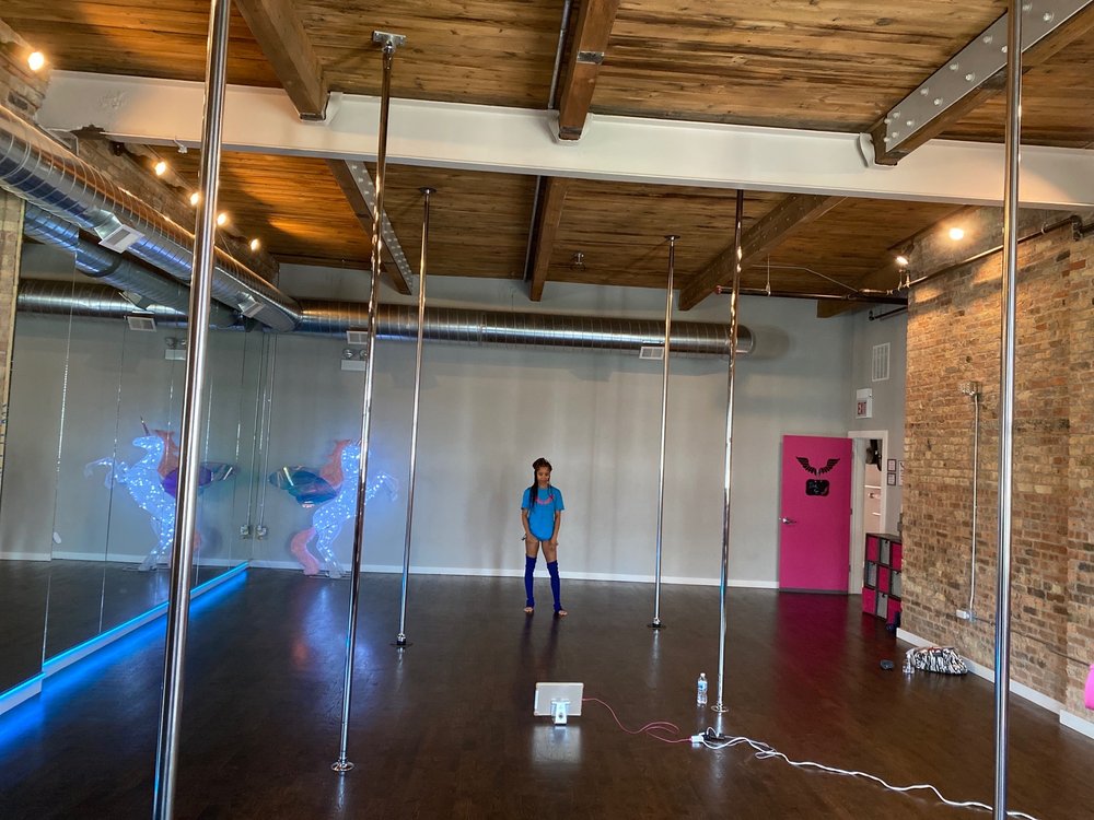 FLY CLUB - Updated August 2024 - 22 Photos & 16 Reviews - 2229 S ...