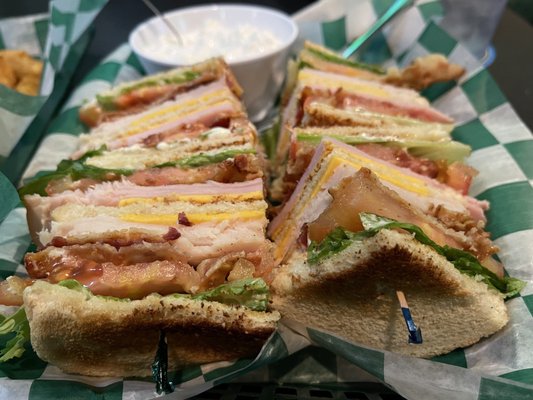 THE CADDY SHACK SPORTS BAR & GRILL - Updated August 2025 - 31 Photos ...