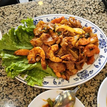 SANAMLUANG CAFE - Updated June 2025 - 2668 Photos & 2128 Reviews - 5176 ...